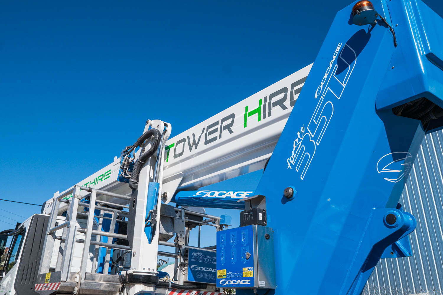 Wet Hire Versus Dry Hire: All You Need to Know - Performance Tower Hire